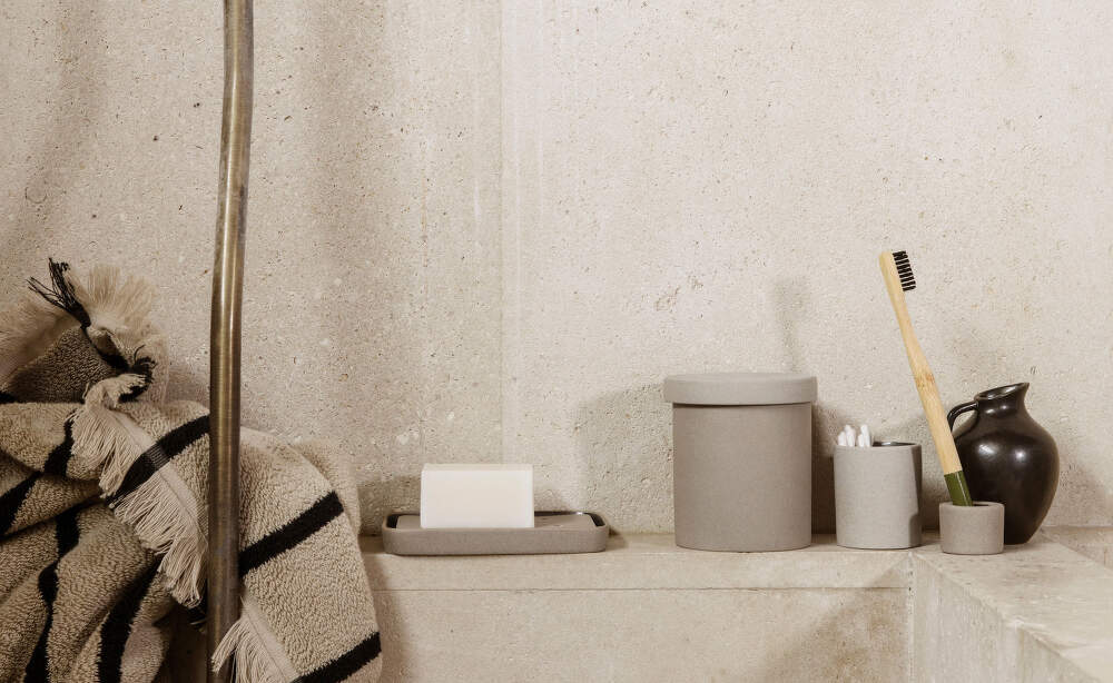 Kúpeľňové doplnky Bon od Ferm Living | DesignVille